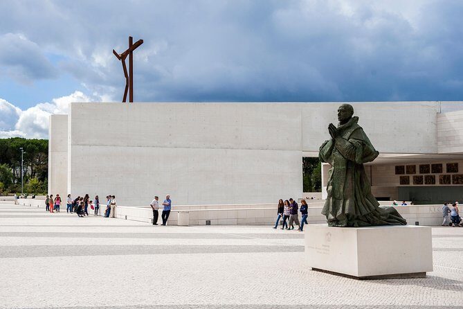 Private Tour Fátima, Nazaré, and Óbidos Day Trip from Lisbon - Key Points