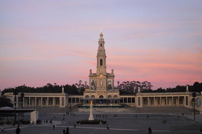 Private Tour Fátima, Nazaré, and Óbidos Day Trip from Lisbon - Why the Tour Works So Well