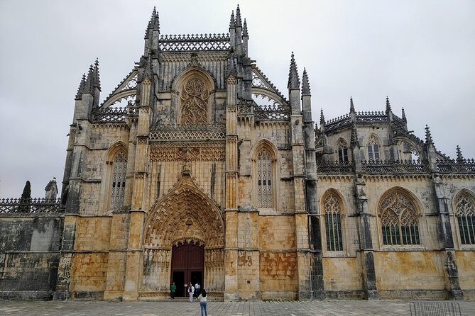 Private tour for 1 to 8 people: Fátima, Batalha, Nazaré and Óbidos - FAQ