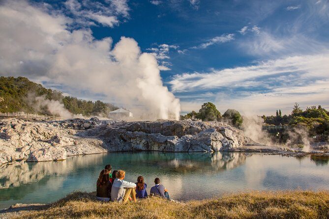 Private Tour From Auckland to Rotorua & Waitomo Glowworm Caves, Small group - The Ride to Rotorua: Comfortable, Private, and Scenic
