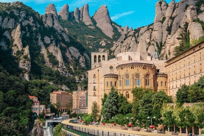Private Tour from Barcelona to Montserrat (with guide) - Who Should Consider This Tour?