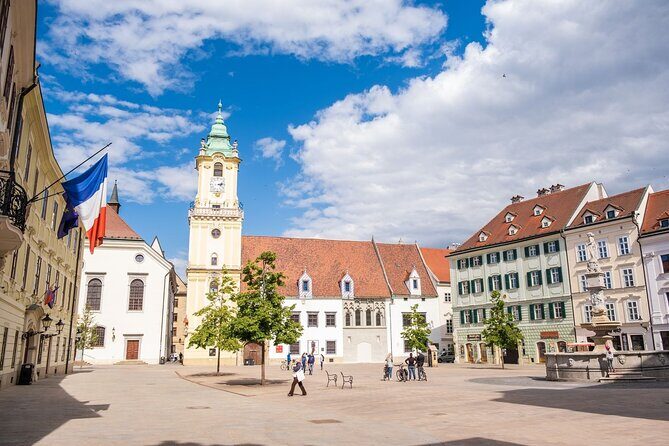 Private Tour from Budapest to Prague Sightseeing - A Practical and Engaging Guide to the Budapest to Prague Sightseeing Tour