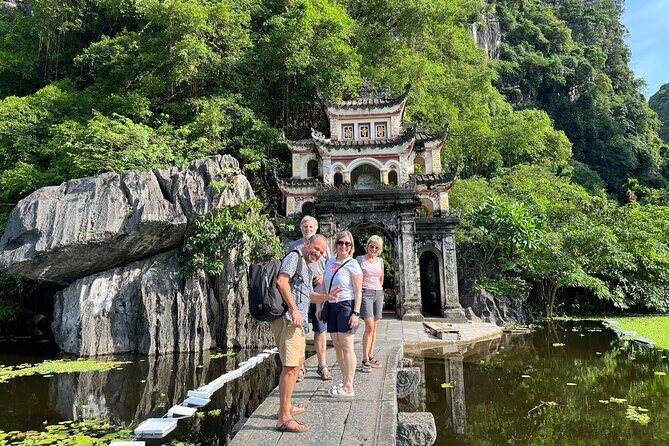 Private Tour from Hanoi to Trang An Grottoes and Bich Dong Pagoda - Cruising the Trang An Grottoes