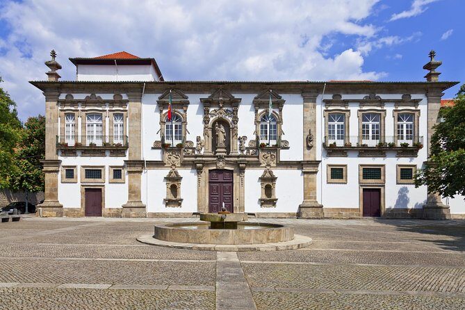 Private Tour: Guimares and Braga Day Trip from Porto - The Journey Begins: From Porto to Guimarães