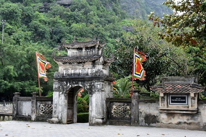 Private Tour: Hoa Lu and Tam Coc Boat and Bike Day Trip from Hanoi - FAQs