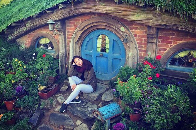 Private Tour - Hobbiton Movie Set & Te Puia (Rotorua) - Summary