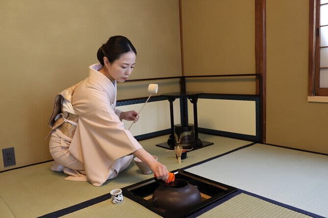 Private tour in Kamakura: Matcha tea tasting & photo shoot - In The Sum Up