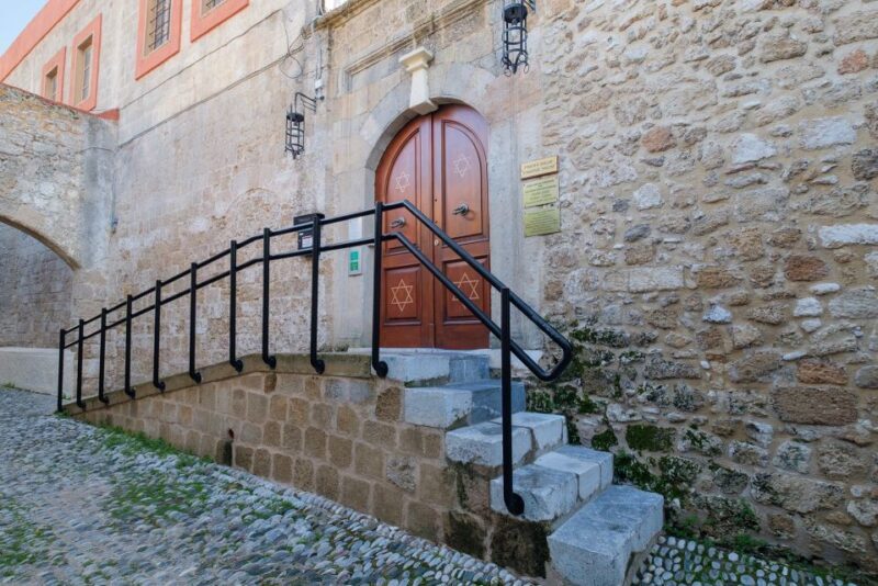 Private Tour in The Jewish Quarter & Grand Master's Palace - Stepping into the Medieval World