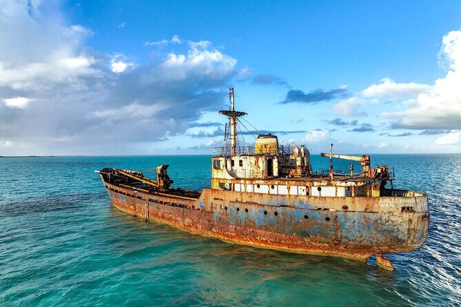 Private Tour Jet Skiing Around La Famille Ship and Pristine Cays - A Closer Look at the Private Jet Ski Tour Around La Famille Ship and Pristine Cays