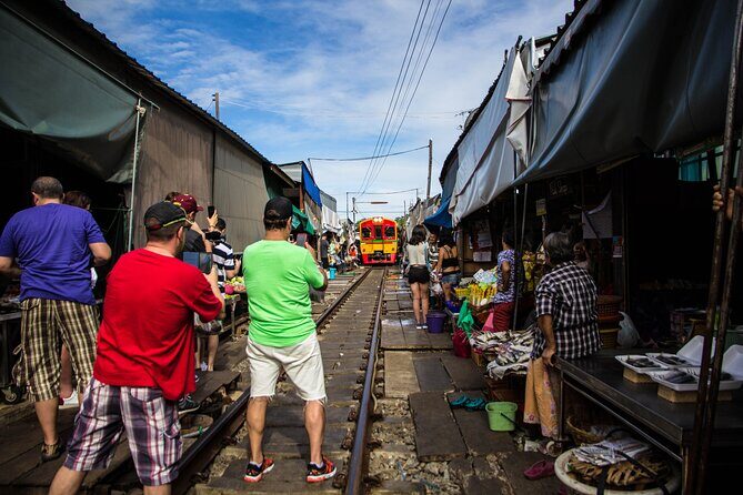 Private Tour : Mae-klong Railway & Damnoen Saduak Floating Market - Authentic Experiences and Hidden Gems