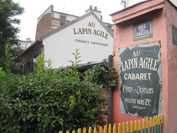 Private Tour: Montmartre Walking Tour, Dinner and Au Lapin Agile Cabaret - The Au Lapin Agile Cabaret Experience