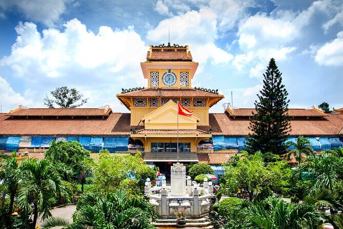 Private Tour of Ho Chi Minh Citys Night Food Gems - A Closer Look at the Tour Experience