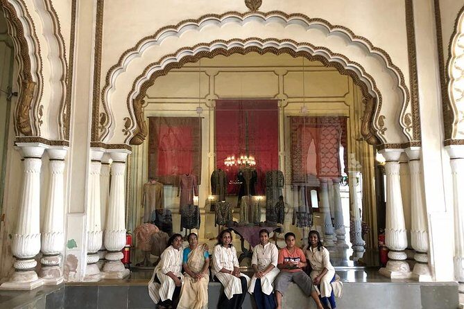 Private tour of Hyderabad in car with guide and lunch - FAQs