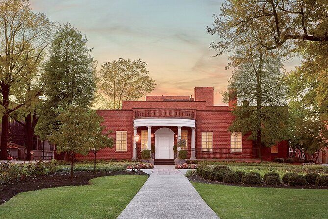 Private Tour of Kentucky's Small Batch Bourbon Distilleries - An In-Depth Look at the Tour Experience