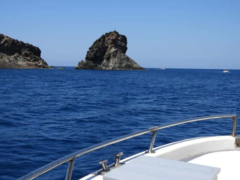 Private tour of Pantelleria by gozzo with skipper and lunch - The Experience of a Guided Private Tour