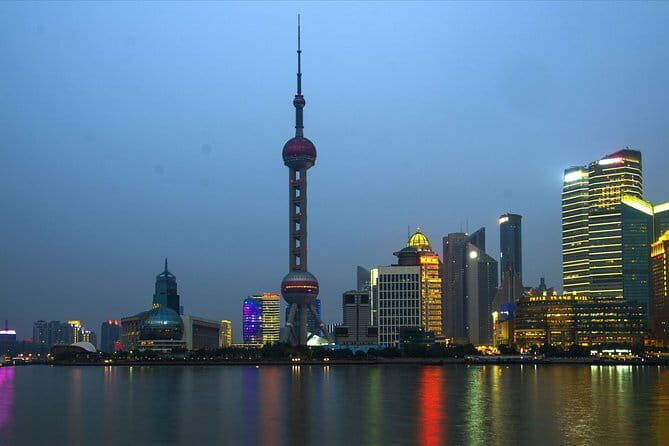 Private Tour of Shanghai Night View and Dinner in Oriental Pearl Tower - The Dining Experience: Dinner with a View
