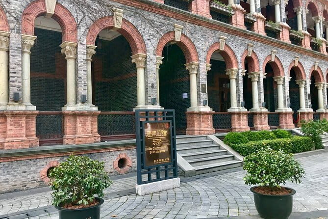 Private Tour of Shanghai Tower, Jewish Refugees Museum and Longhua Temple - Key Points