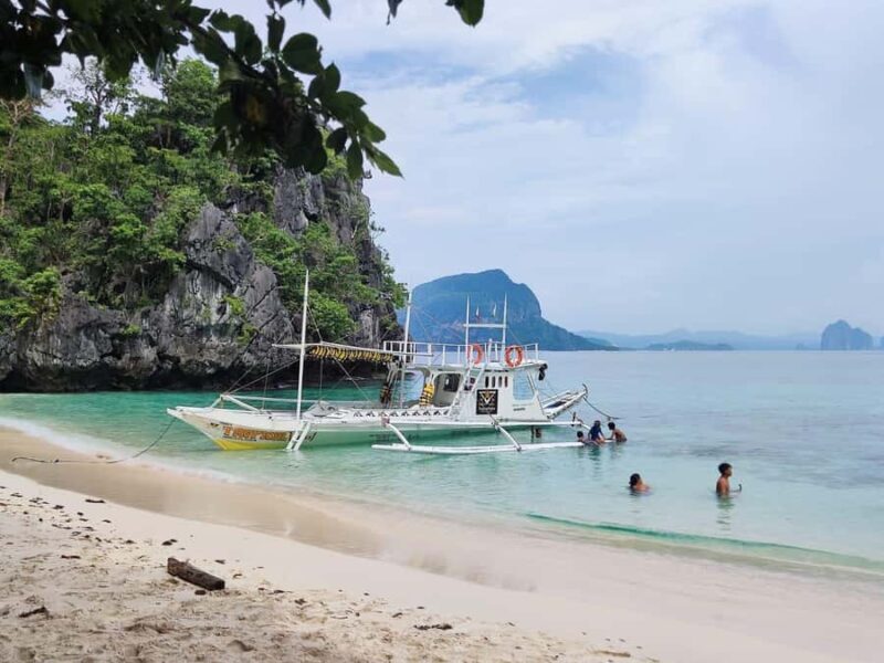 Private tour of the best beaches in El Nido - The Value of a Private Tour in El Nido