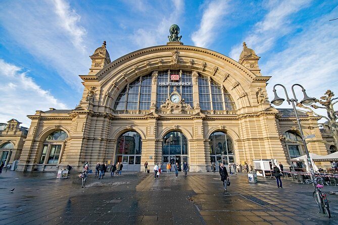 Private tour of the best of Frankfurt - Sightseeing, Food & Culture with a local - Key Points