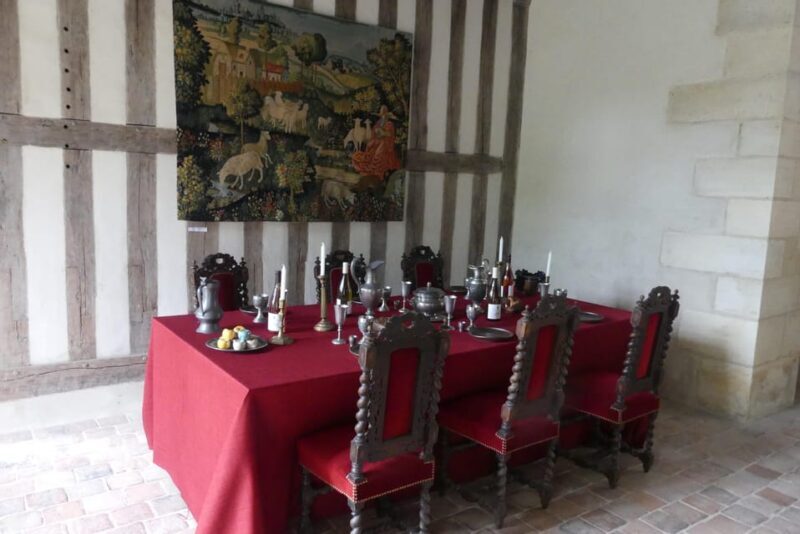 Private tour of the castle and wine tasting - Key Points