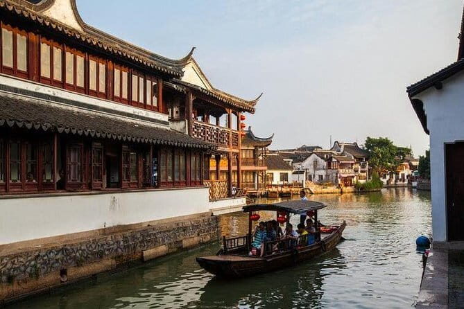 Private Tour of Zhujiajiao Water Town and Jade Buddha Temple in Shanghai - A Day in the Heart of Shanghai’s Surroundings