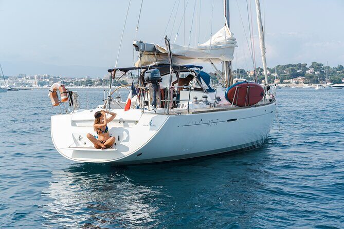 Private tour on a sailboat Swim and stand up paddle Antibes cape - Key Points