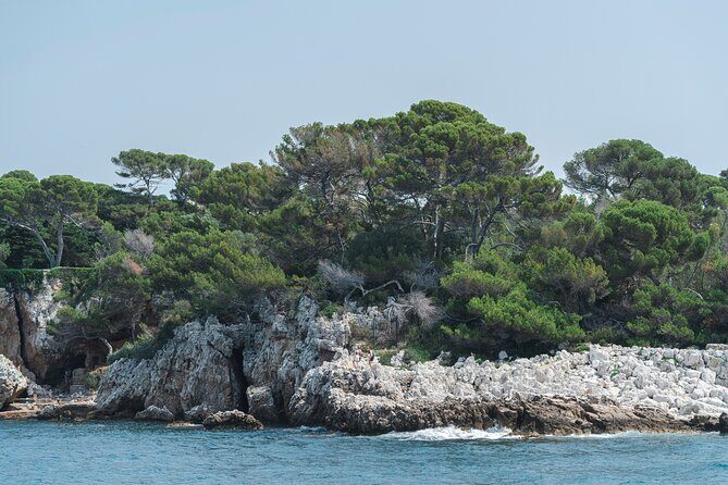 Private tour on a sailboat with apéritif at sunset on Antibes - The Sum Up