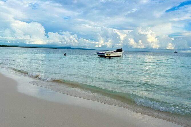 Private Tour Pedernales and Bahía de las Águilas with everything included - Who Should Consider This Tour?