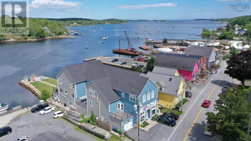 Private Tour: Peggys Cove, Mahone Bay & Lunenburg 8 hrs - Key Points