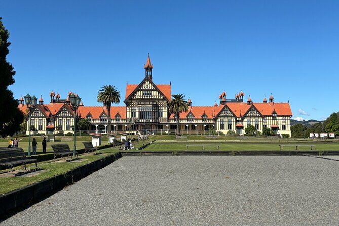 Private Tour Rotorua + Blue springs + WaiOtapu + Redwood forest - FAQs