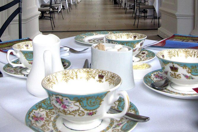 Private Tour: Royal High Tea At Kensington Palace Gardens - Discovering Kensington Gardens and the Surroundings