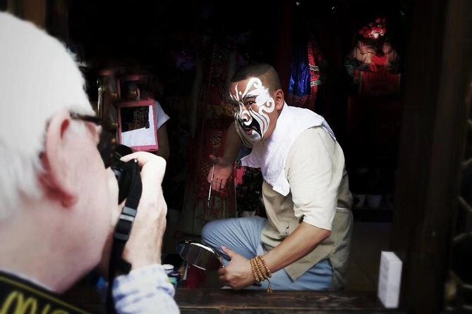 Private Tour: Shichahai, Nanluoguxiang and Peking Opera&dinner - An Evening of Traditional Art: Peking Opera
