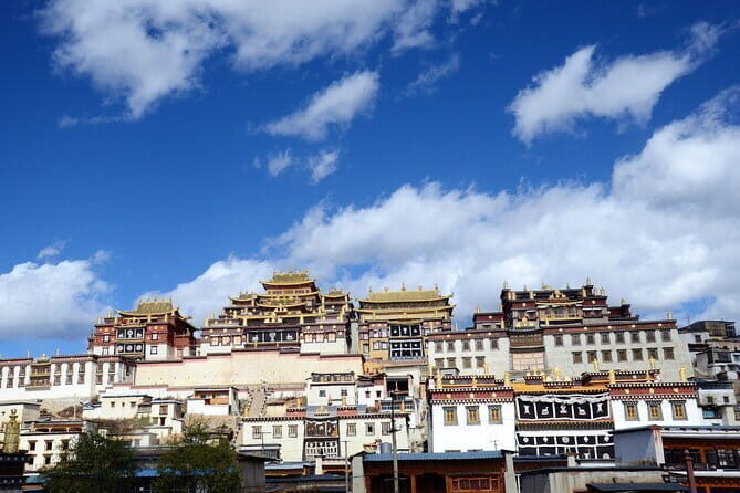 Private tour Songzanlin Monastry & Tibetan lunch from Zhongdian - Key Points