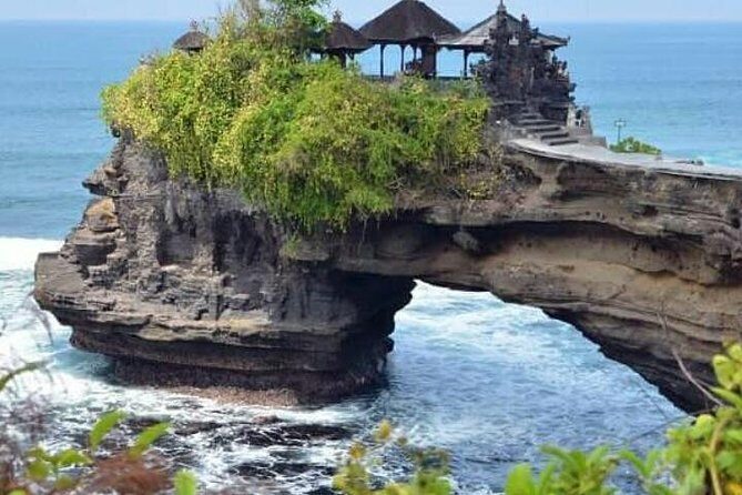 Private tour : tanah lot temple and uluwatu temple - insta spots - free wifi - Key Points