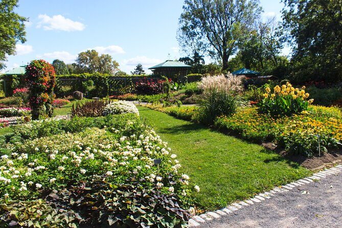 Private Tour The Montreal Garden from Kingstown - Key Points