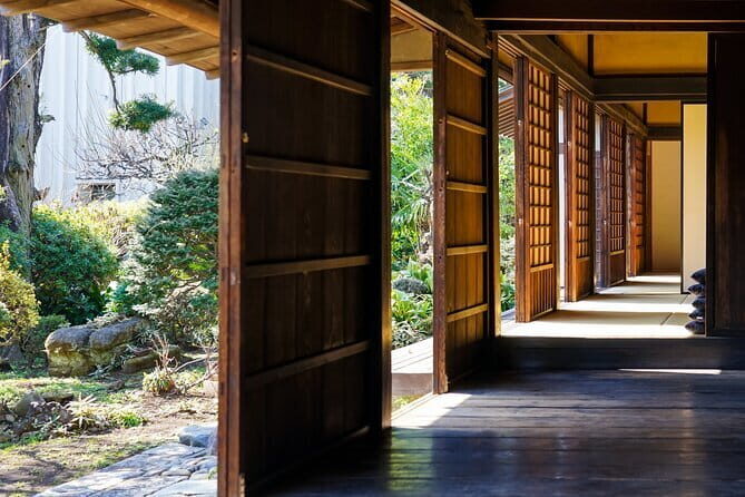 Private Tour - Thousands of lucky cats! Go by tram, Gotokuji Tour - An In-Depth Look at the Gotokuji Tour