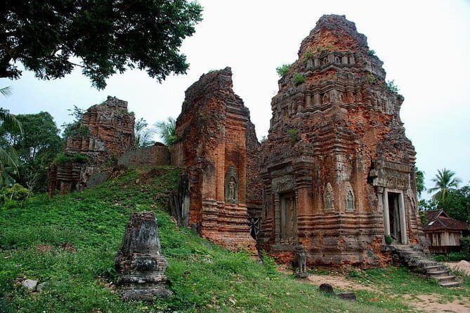 Private tour to Bakong Temple and Sunset at Tonle Sap Lake - Practical Details and What to Expect