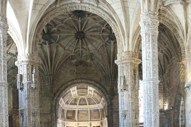 Private Tour to Cosmopolitan Lisbon Past and Present - Analyzing the Value