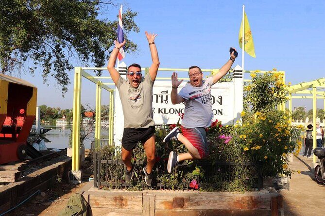 Private tour to Floating & Railway markets (multi-lang: EN ZH ES IT FR DE) - A Deep Dive into the Experience