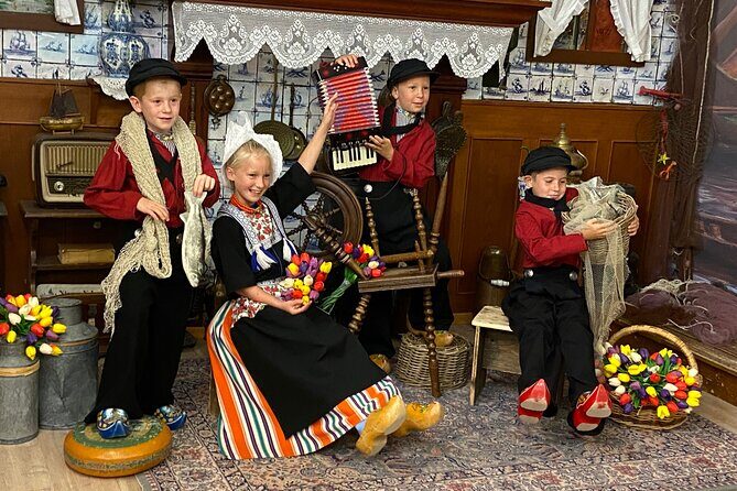 Private Tour to Giethoorn with boat and Zaanse Schans windmills - The Cultural Riches of Zaanse Schans