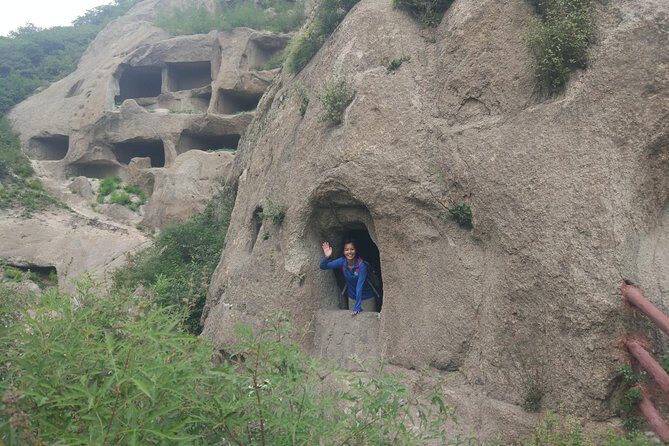 Private Tour to Guyaju Cave Dwellings and Longqing Gorge Ice Lanterns Festival - Who Will Enjoy This Tour?
