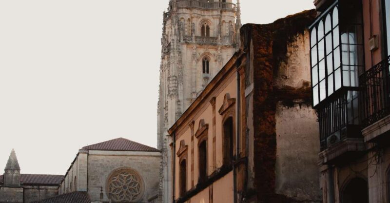 Private tour to Oviedo - Town Hall & Plazas