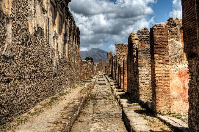 Private tour to Pompeii from Rome: Driver and guide in Pompeii (tickets inc) - Arriving at Pompeii: what to expect