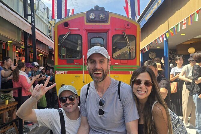 Private tour to Railway Market and Floating Market - Key Points