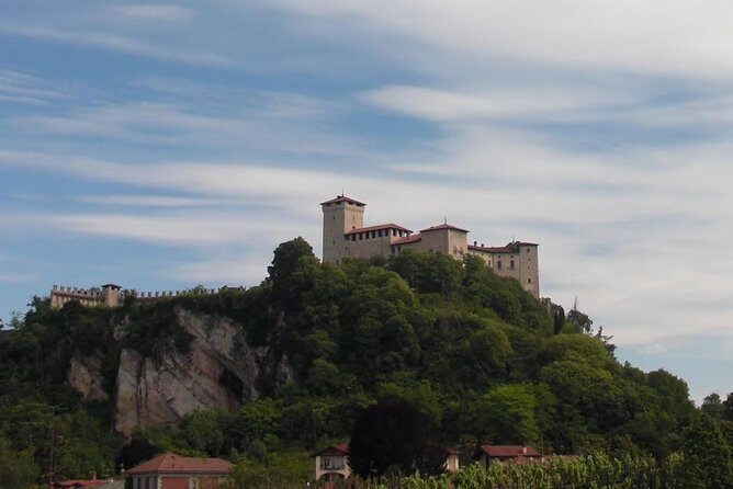Private tour to the Angera castle from lake Maggiore and Orta - An In-Depth Look at the Private Angera Castle Tour