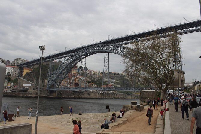 Private tour to the city of Porto c/proof of Porto wine - Relaxation and Reflection
