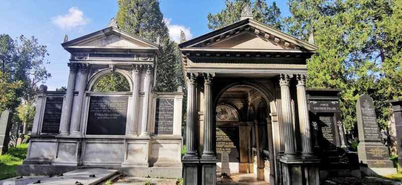 Private tour: Vienna Central Cemetery 1st gate and 2nd gate - Moving to the 2nd Gate: The Grave of Honors