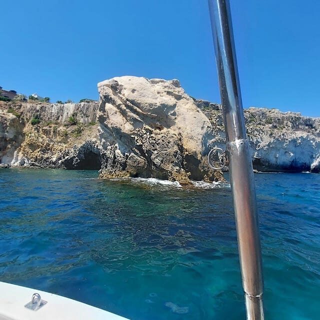 Private tour with seafood products and full beverage. - How Does It Compare to Similar Experiences?