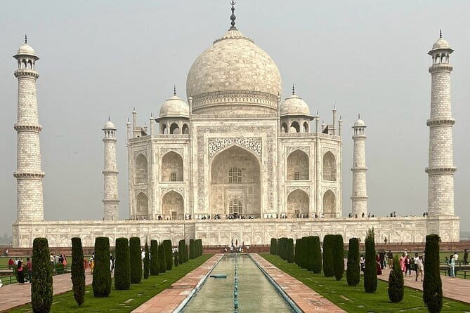 Private Transfer Agra to Delhi - A Practical and Comfortable Alternative to Public Transit