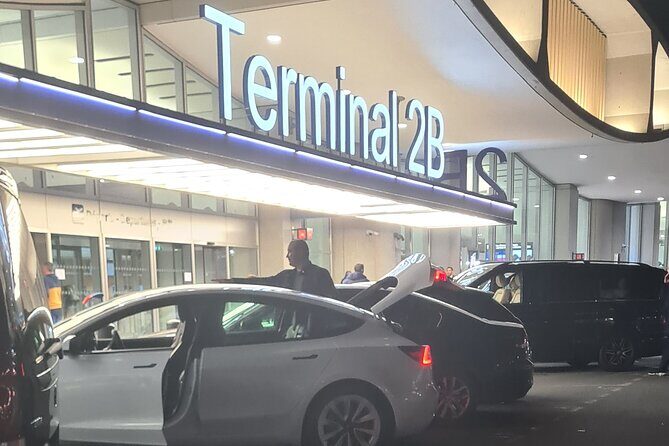Private Transfer: CDG Airport  Paris - What to Expect from Your CDG to Paris Private Transfer
